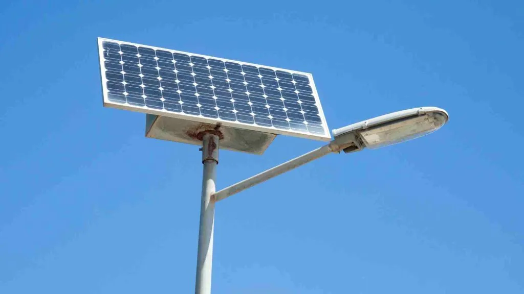 Perbedaan Tiang Solar Panel Dan Tiang PJU | Blog | PT Givro Multi ...