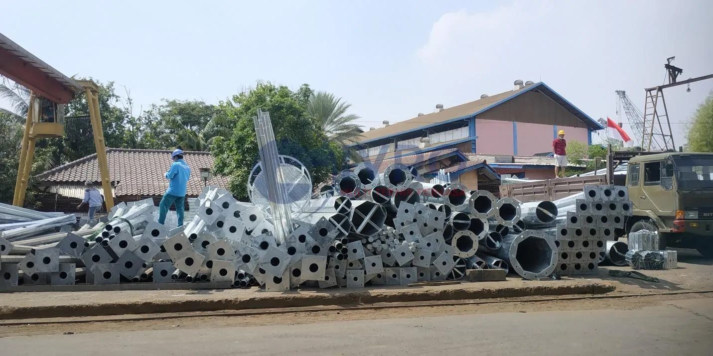 Proses Pemasangan Tiang PJU Untuk Penerangan Jalan Tol | Blog | PT ...